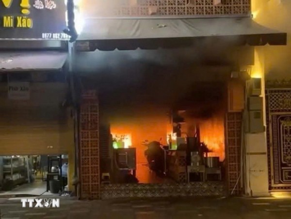 Khẩn trương điều tra nguyên nhân vụ cháy tại đường Trần Hưng Đạo TP Hồ ...